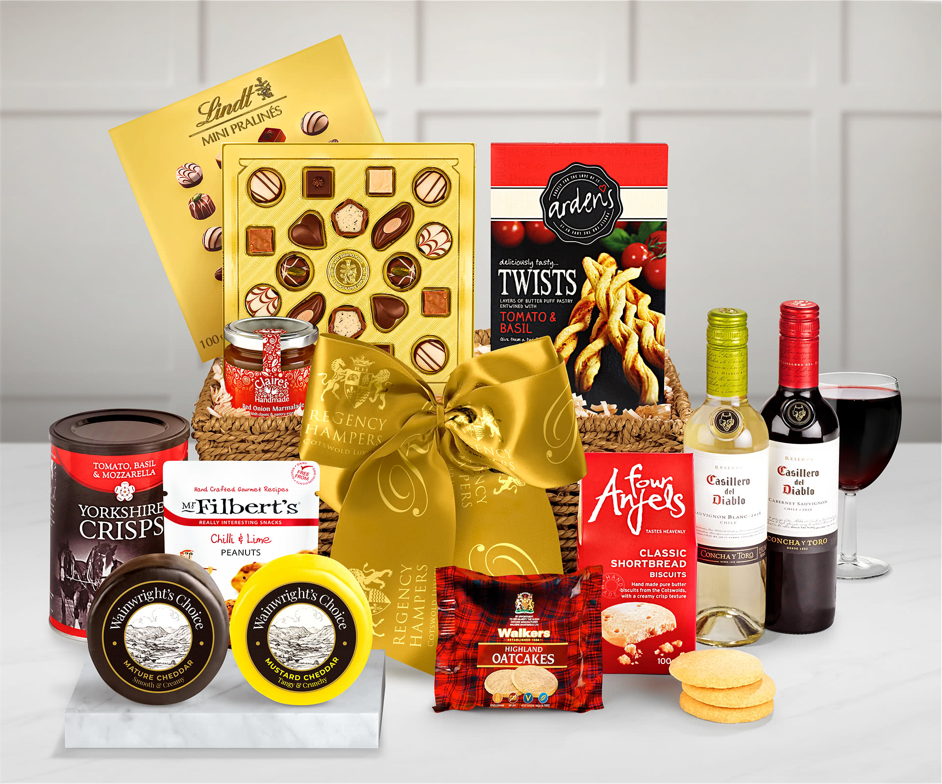 Oxford Hamper With Red & White Wine - Regency Hampers